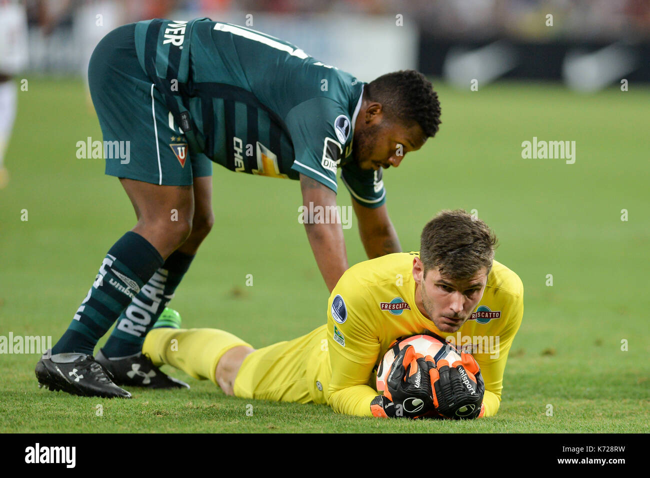 Goalkeeper Júlio César during Fluminense x LDU held at Mário Filho ...