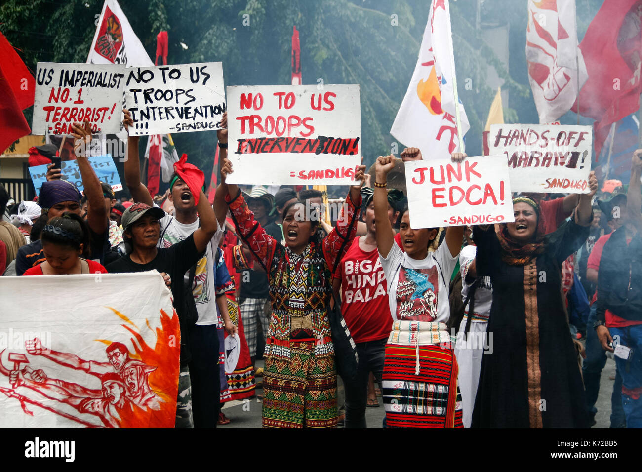 Manila, Philippines. 15th Sep, 2017. Indigenous women hold up placards ...
