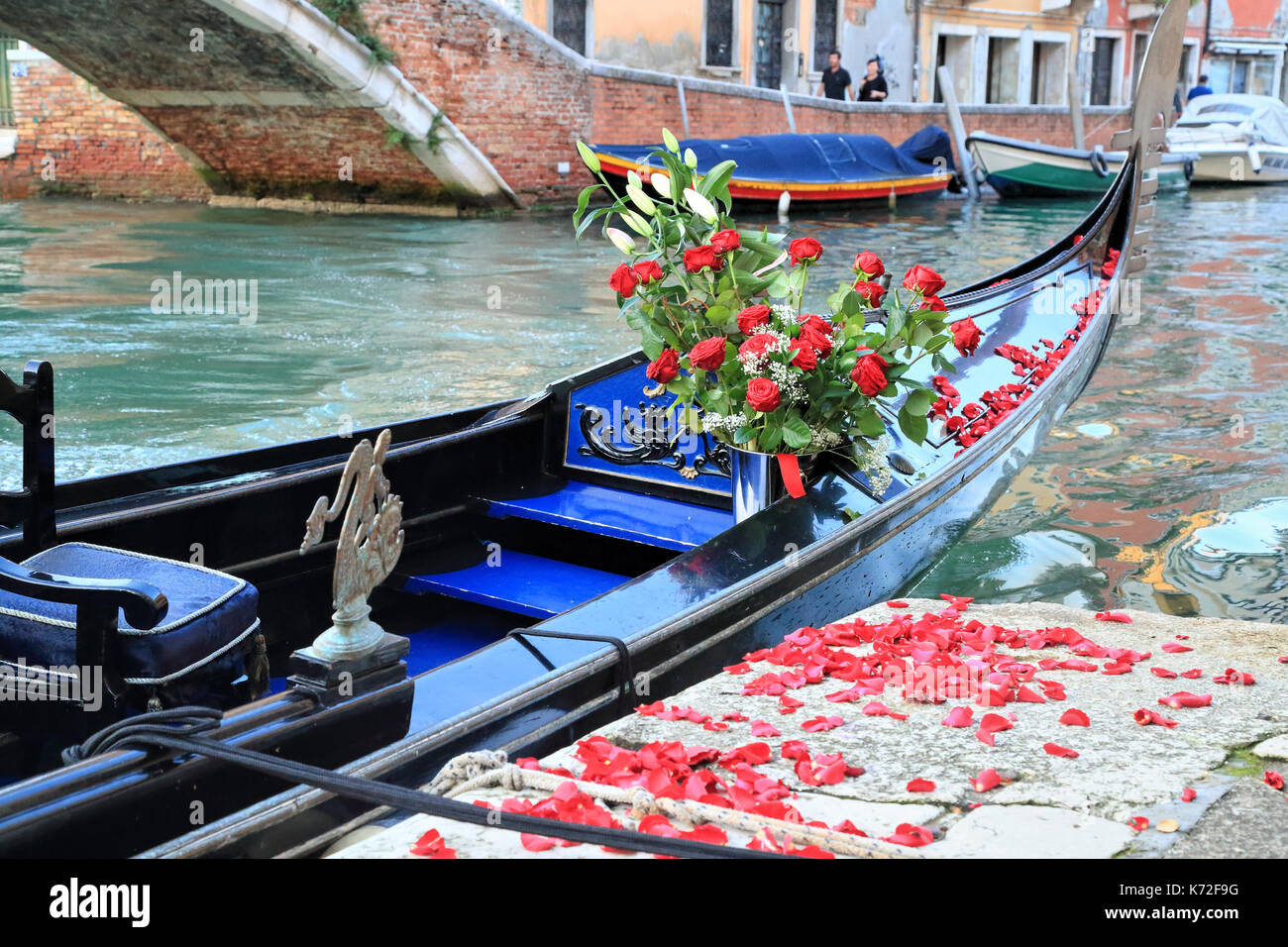 Gondola flower flowers red rose roses hi-res stock photography and ...