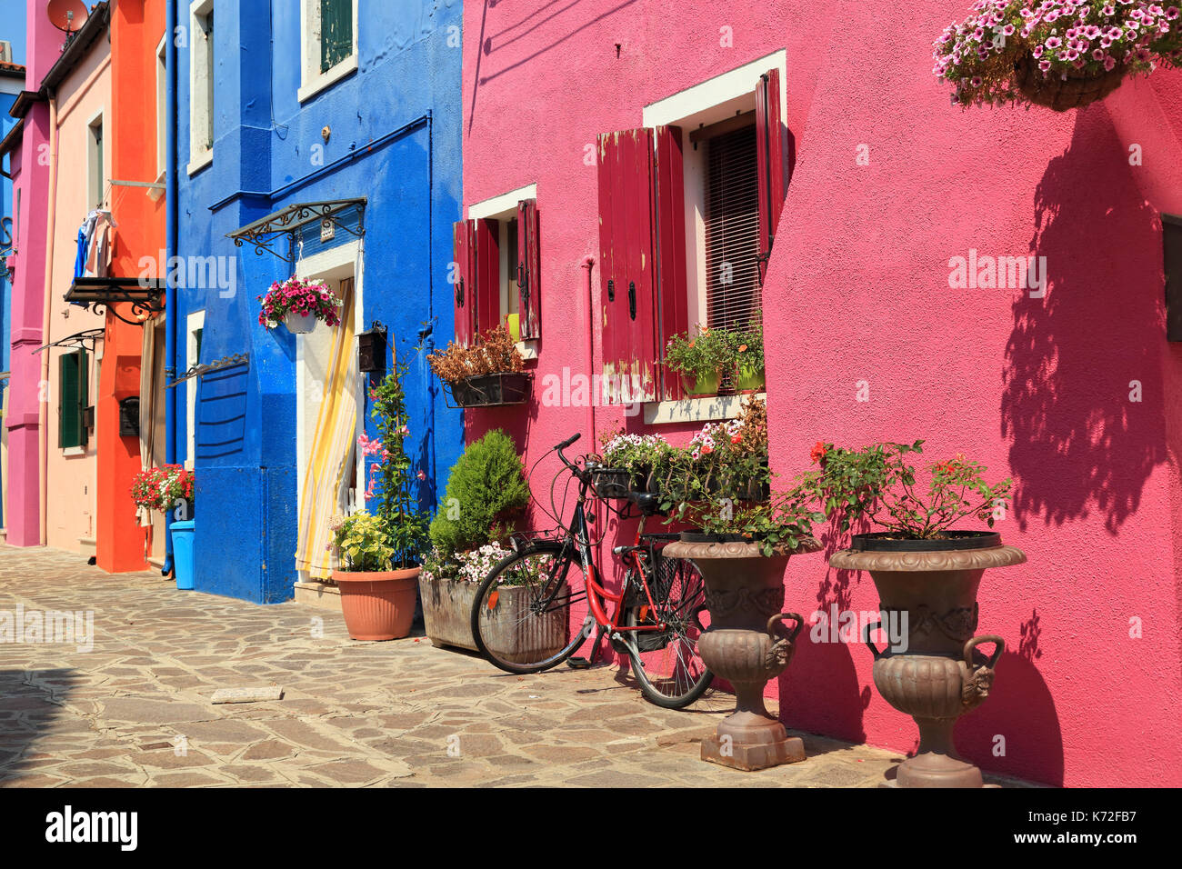 Colorful houses hi-res stock photography and images - Alamy