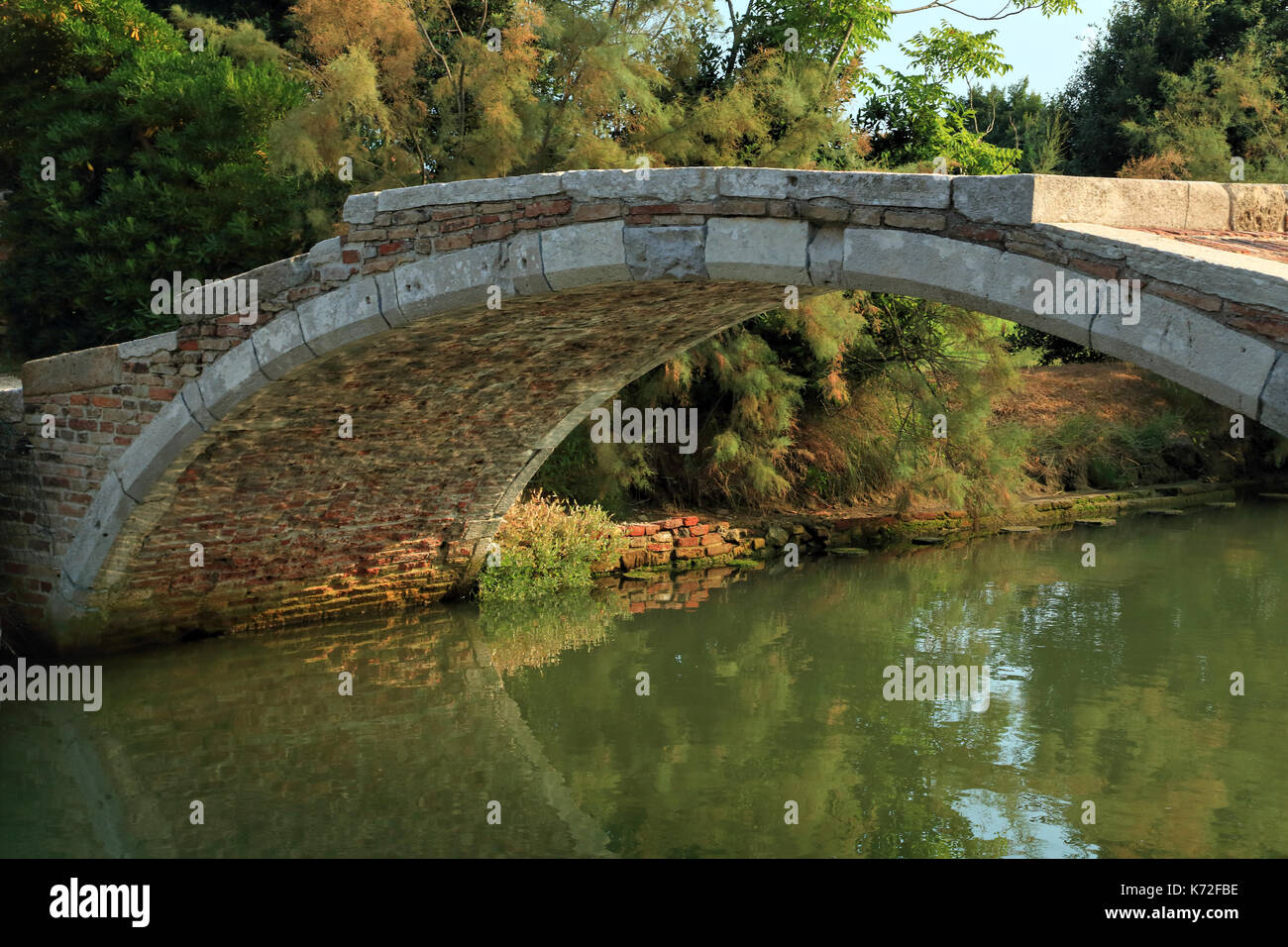 Ponte del Diavolo (Devil's bridge), Torcello Stock Photo - Alamy