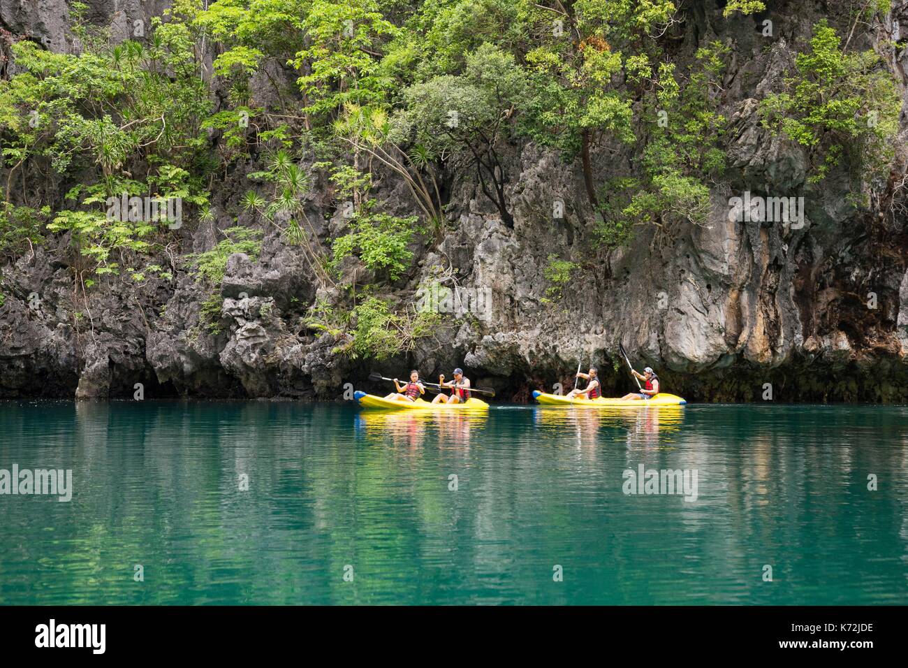 Philippines, Palawan, El Nido, Miniloc Island, group of tourists ...