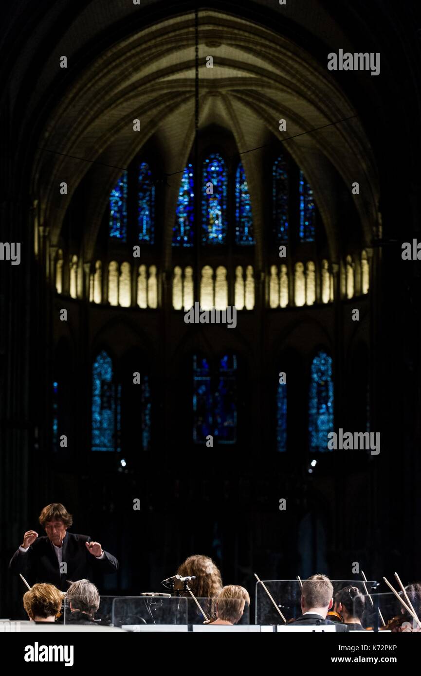 Windows saint remi basilica reims hi-res stock photography and images ...