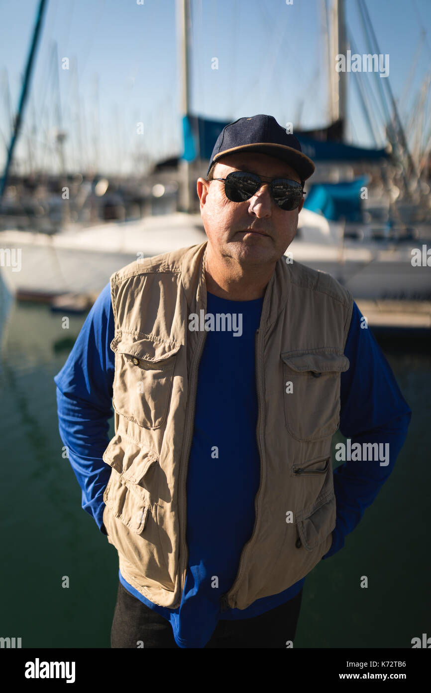 Yachtsman hands hi-res stock photography and images - Alamy