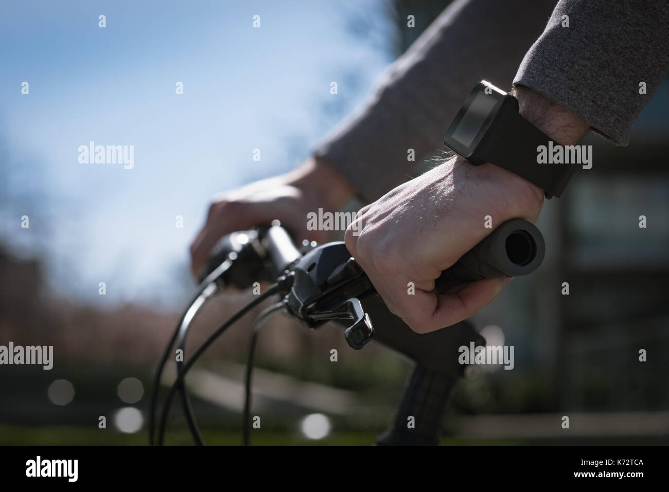 Bicycle holding hands hi-res stock photography and images - Alamy
