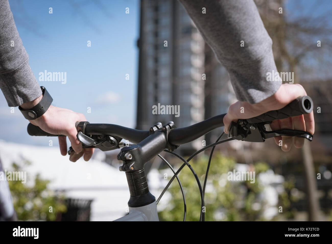 Bicycle holding hands hi-res stock photography and images - Alamy