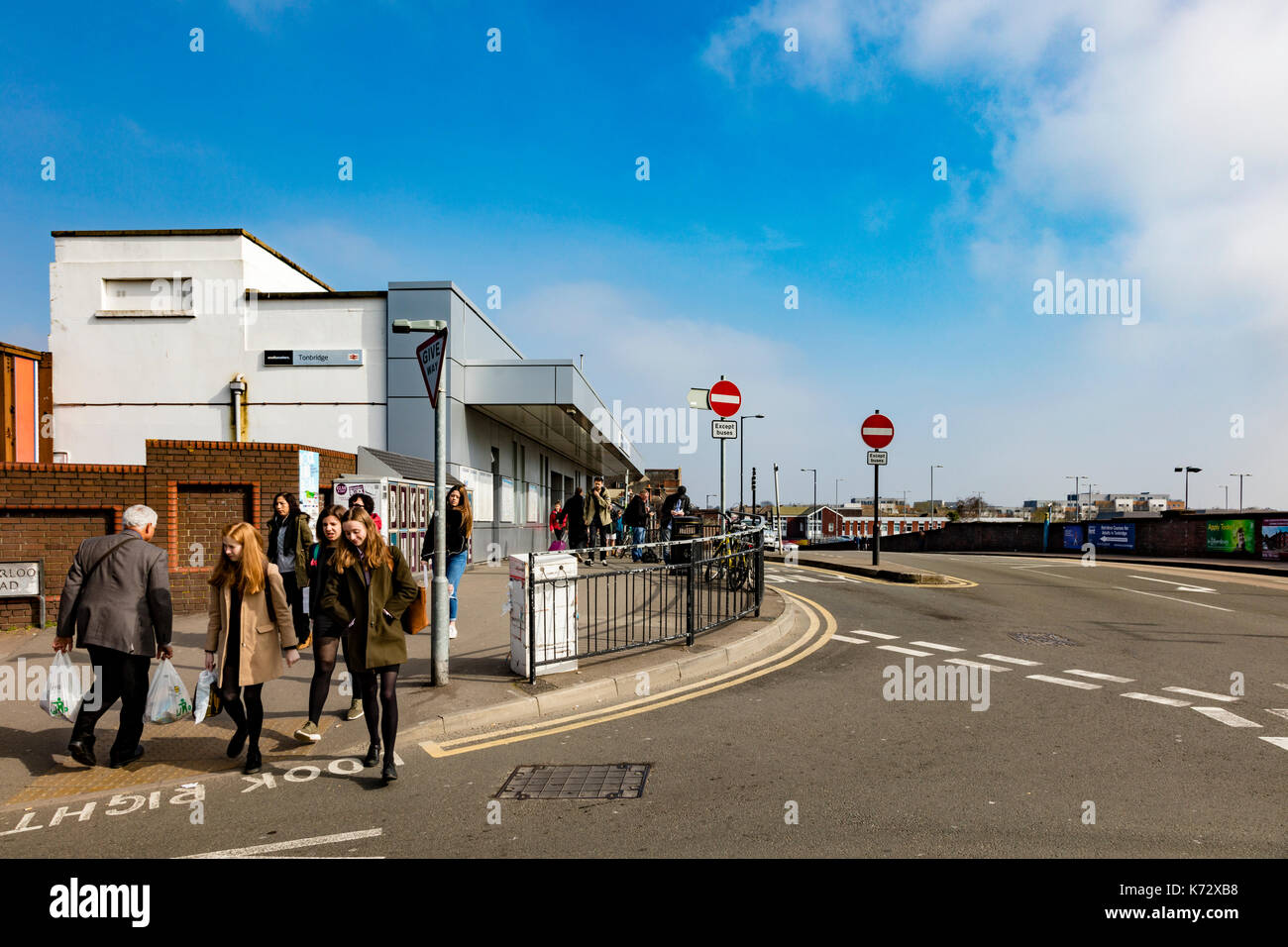 Tonbridge station hi-res stock photography and images - Alamy