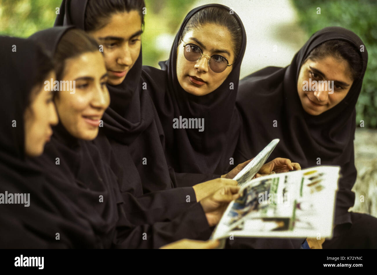 Iranian school girls hi-res stock photography and images - Alamy