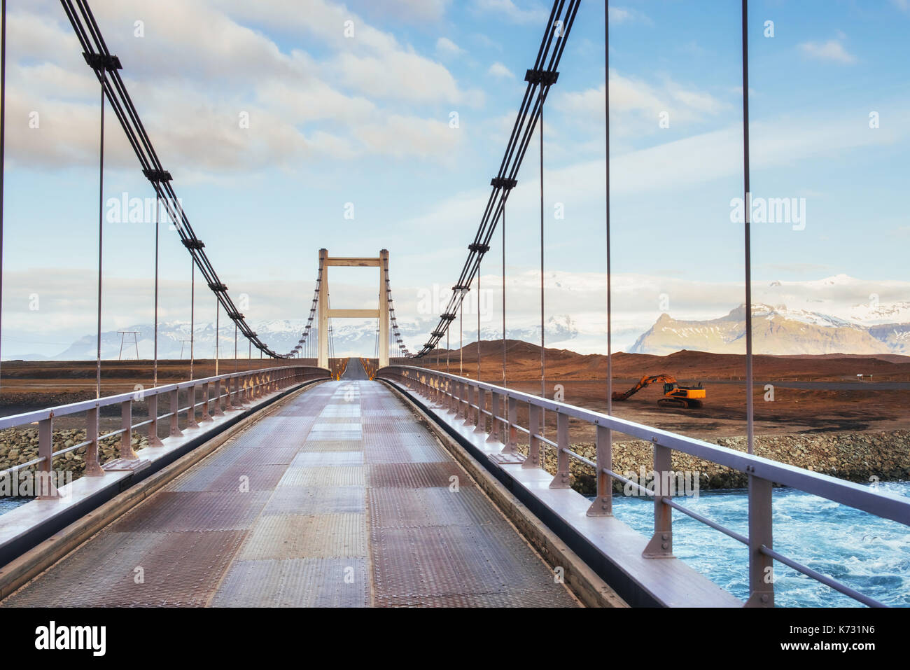 Bridge over a channel connecting Jokulsarlon Lagoon and Atlantic Ocean ...