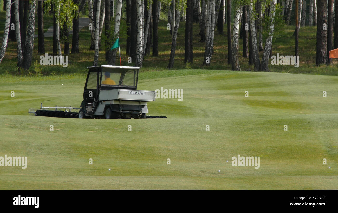 Mowing golf course hi-res stock photography and images - Alamy