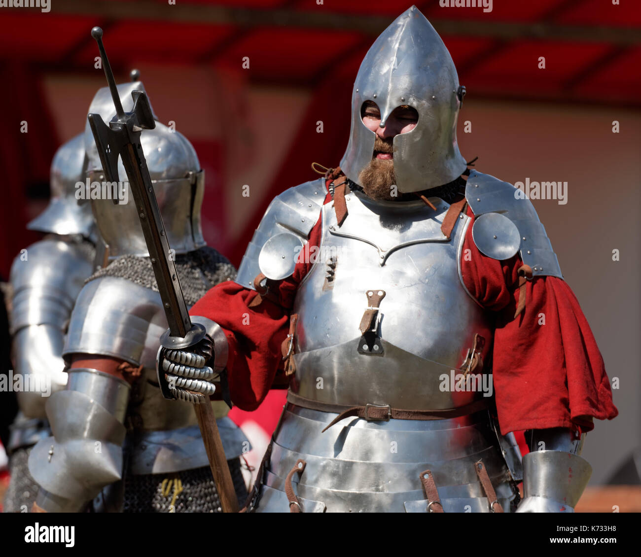 Armored knights hi-res stock photography and images - Alamy