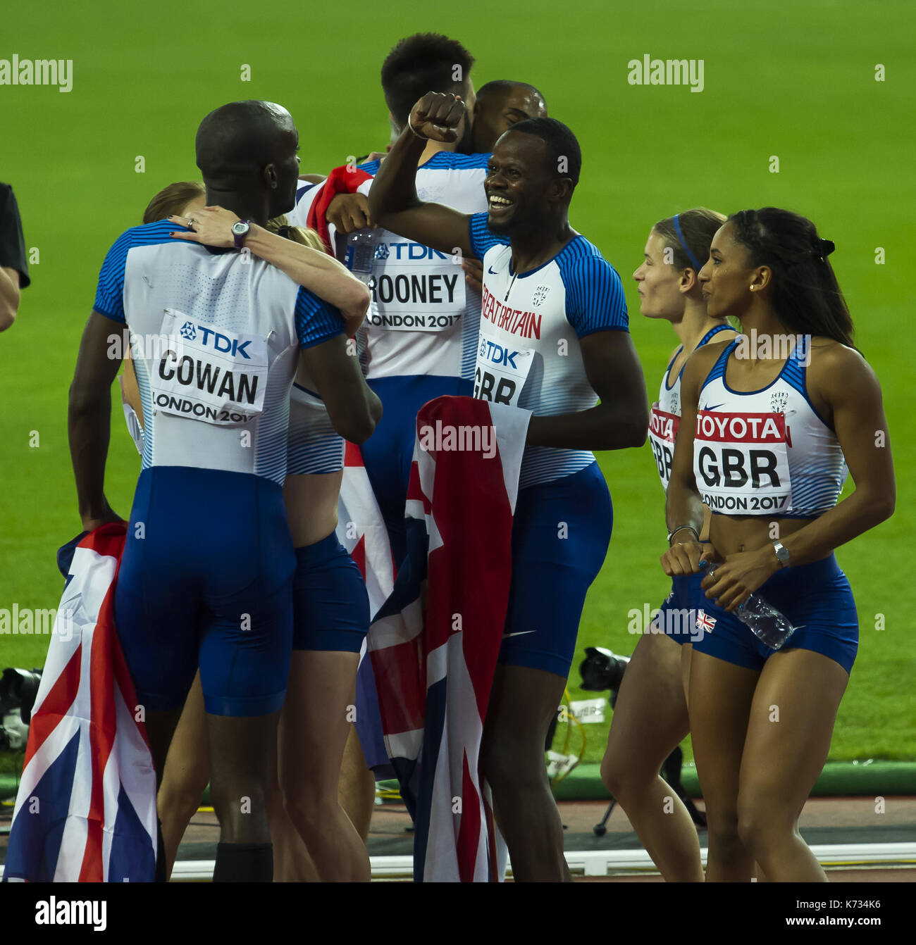 Mens 400m runners hi-res stock photography and images - Alamy