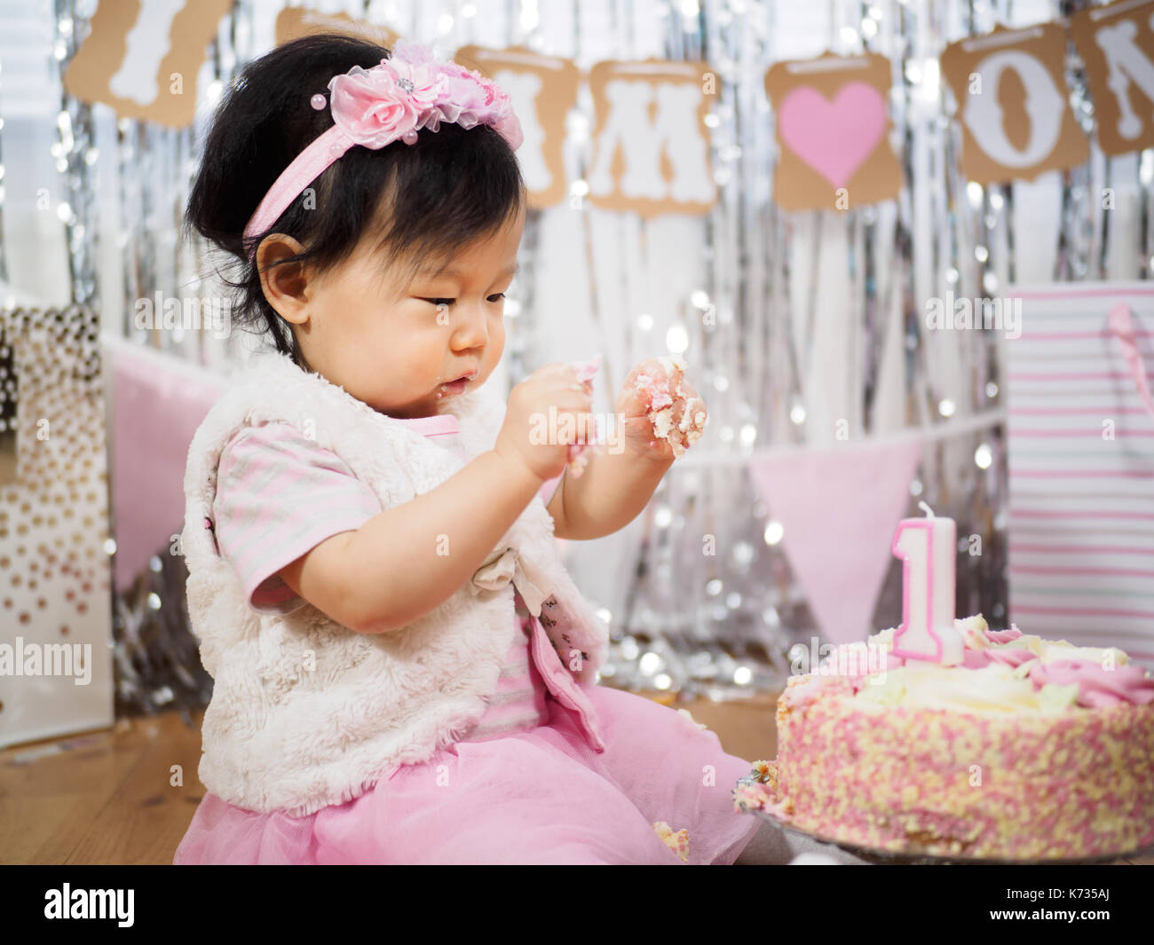 baby girl celebrate her first birthday Stock Photo - Alamy