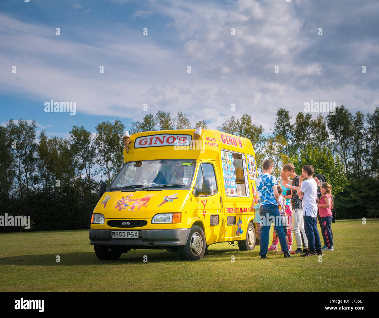 Ice cream van queue hi-res stock photography and images - Alamy