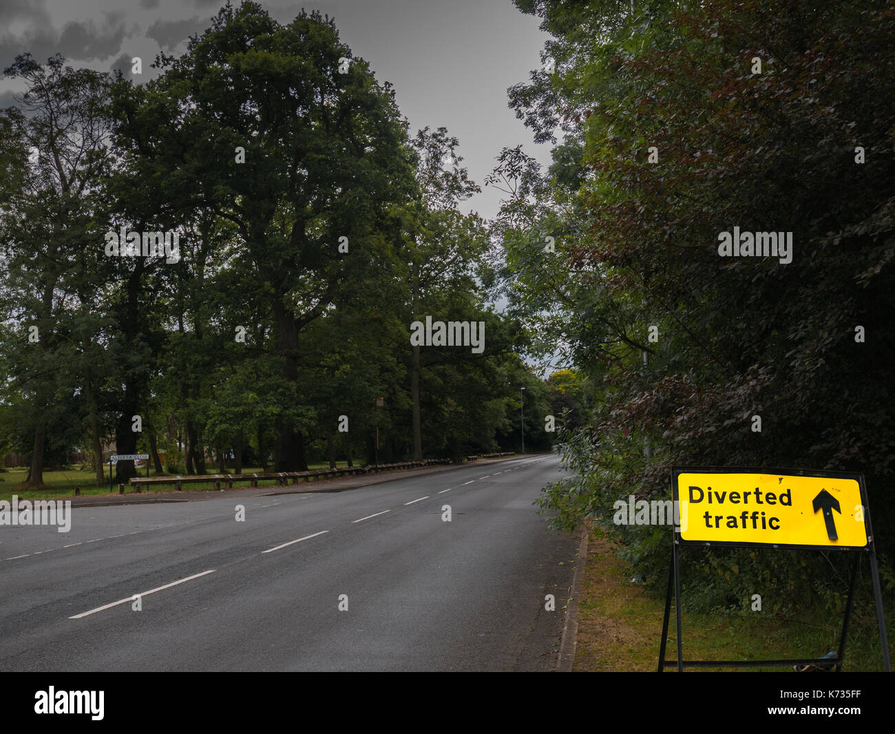 Diverted traffic sign on an empty road Stock Photo - Alamy