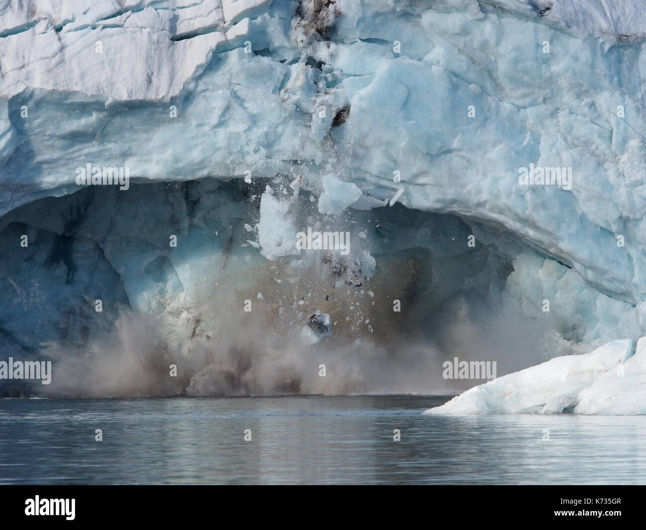 Falling glacier hi-res stock photography and images - Alamy