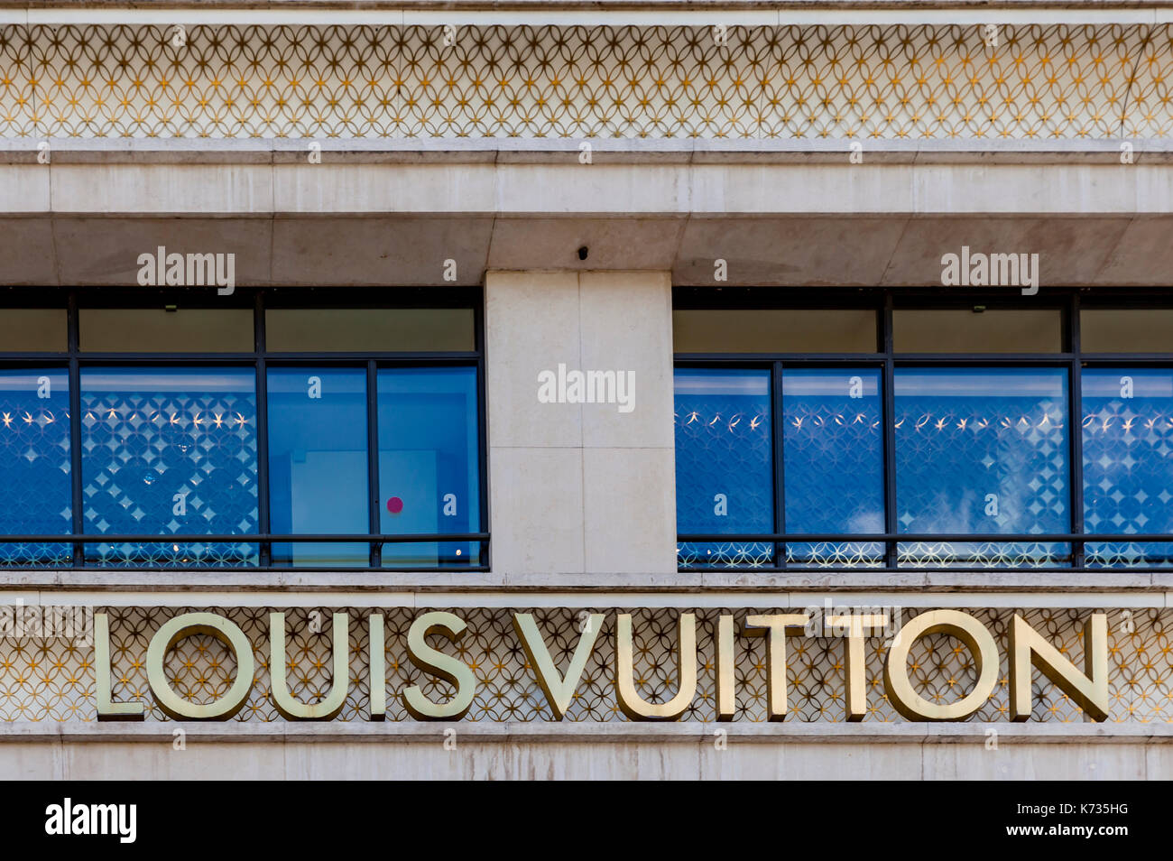 Louis vuitton store paris hi-res stock photography and images - Alamy