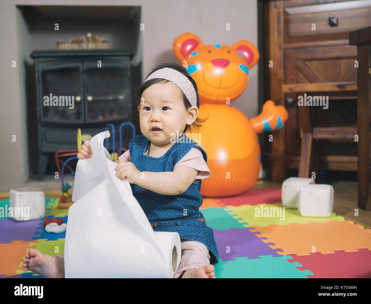 Child tearing paper hi-res stock photography and images - Alamy