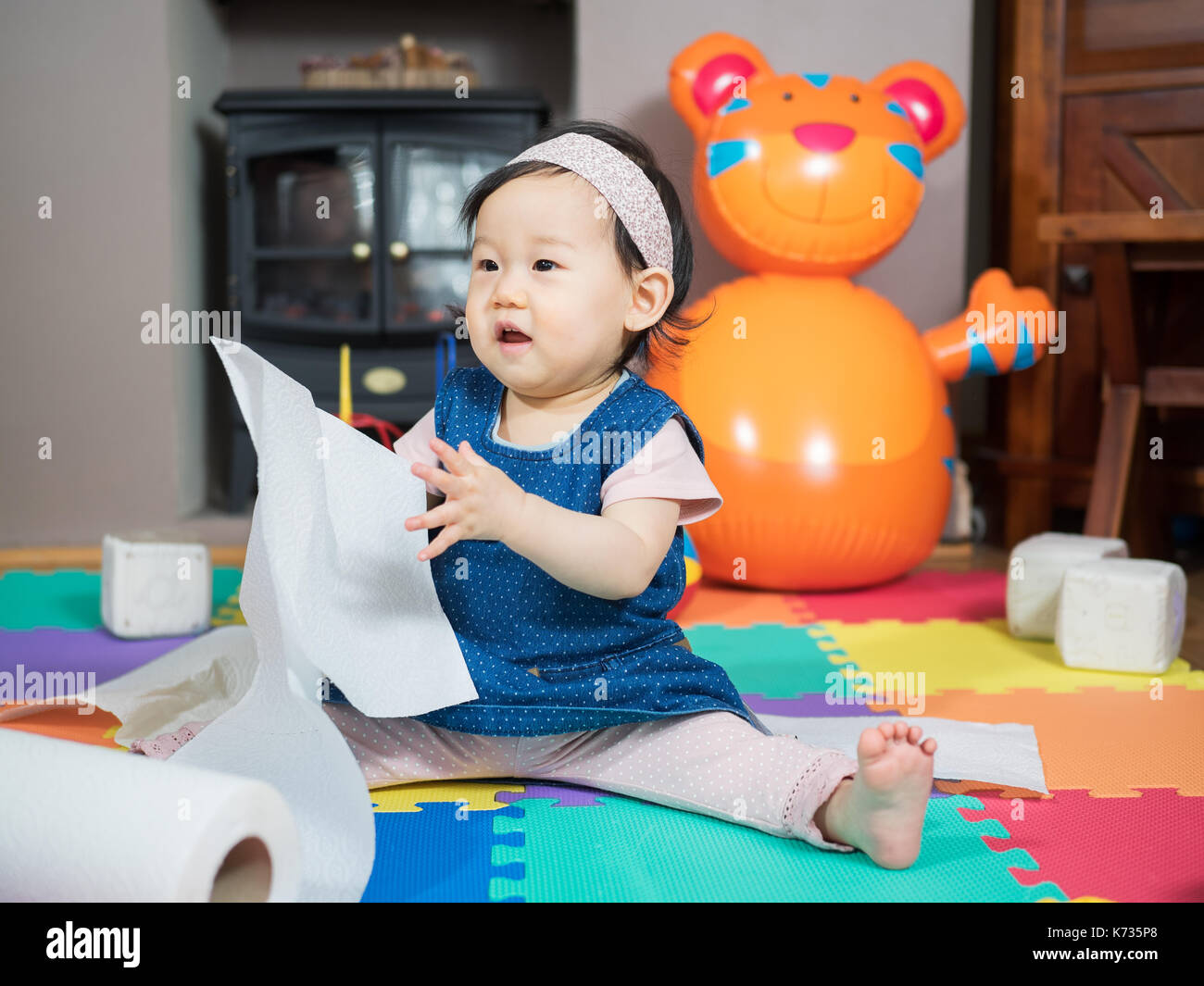 Child tearing paper hi-res stock photography and images - Alamy