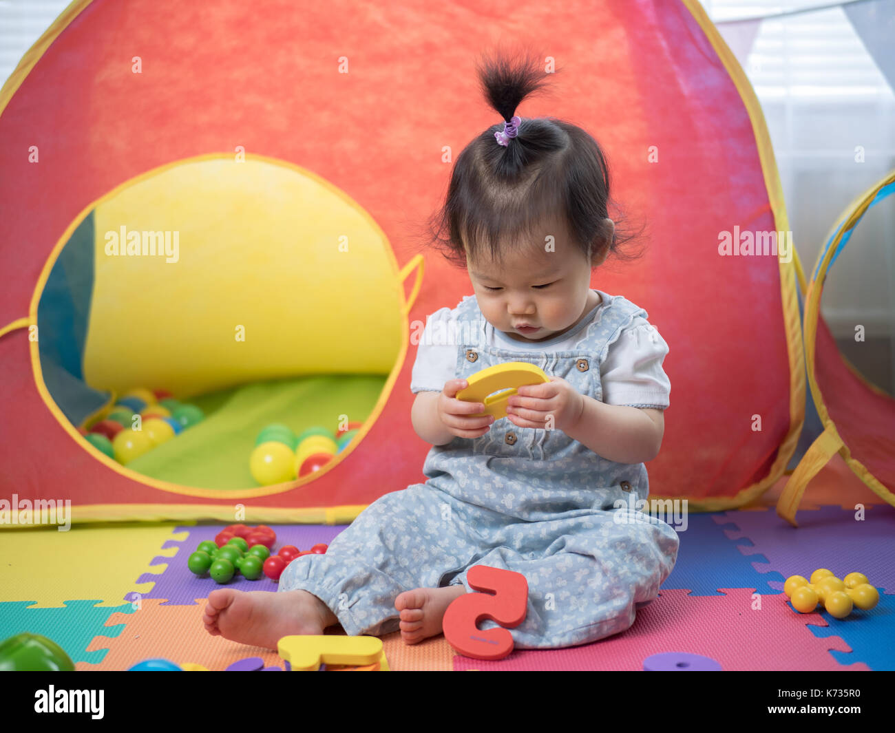 baby girl learning alphabet blocks Stock Photo - Alamy