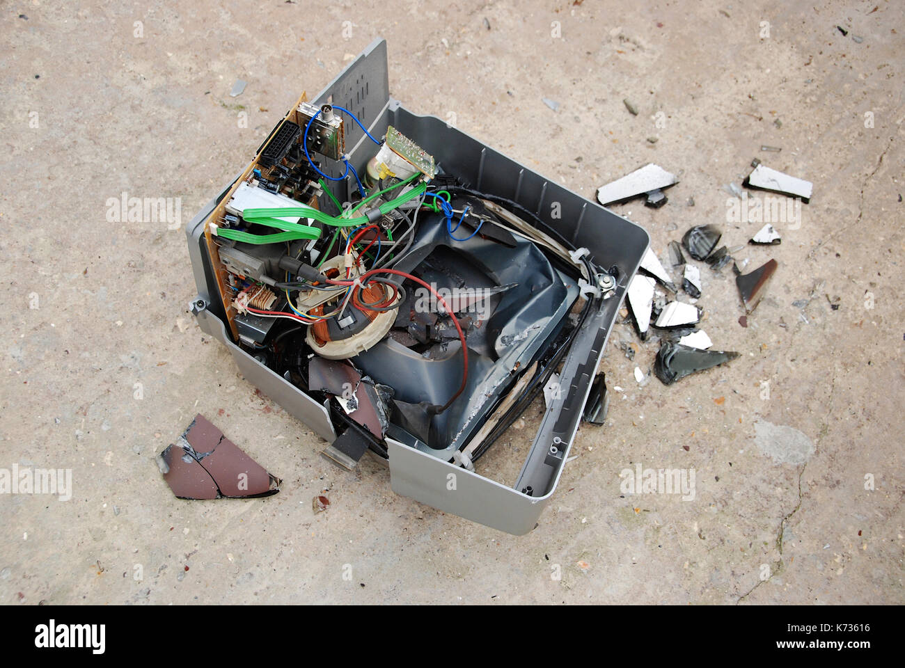 Smashed tv hi-res stock photography and images - Alamy