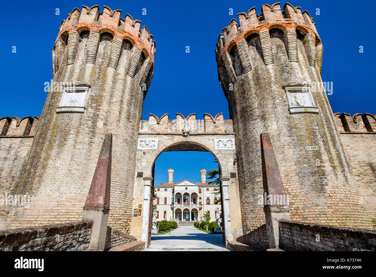 Castello di Roncade and the pre-Palladian Villa Giustinian in Roncade ...