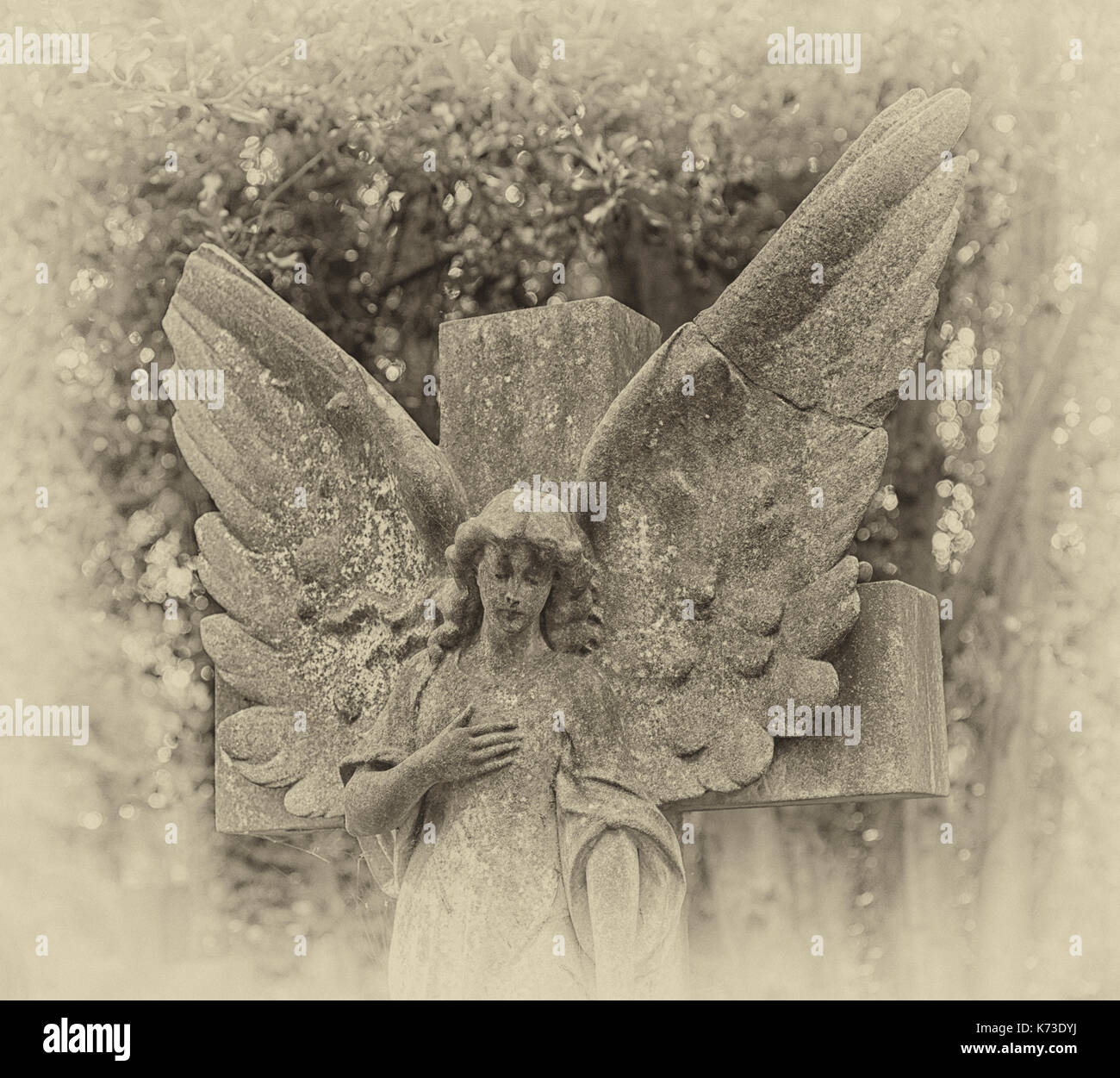 Angel in cemetery hi-res stock photography and images - Alamy