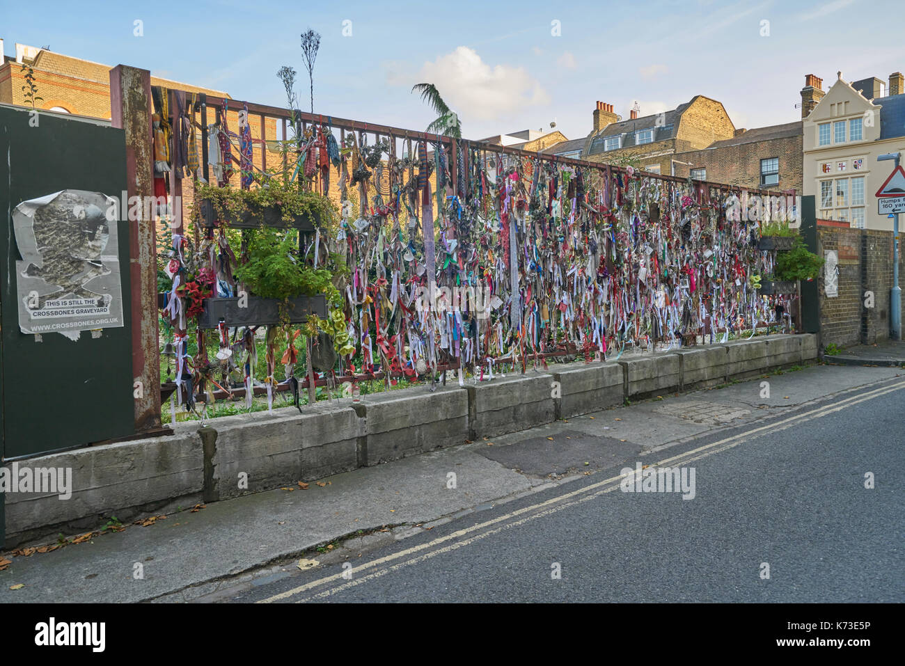 crossbones cemetery south london Stock Photo - Alamy