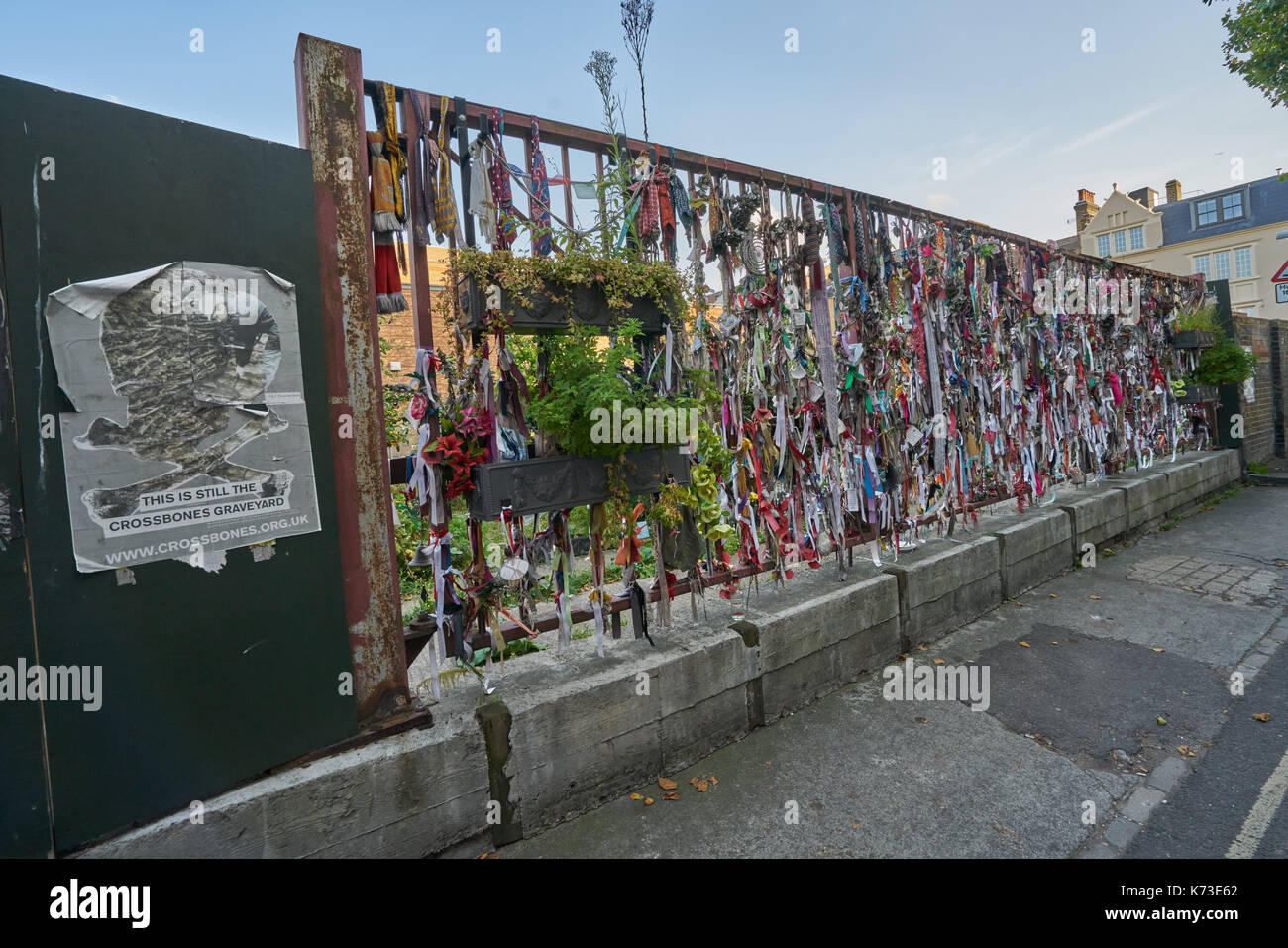 crossbones cemetery south london Stock Photo - Alamy