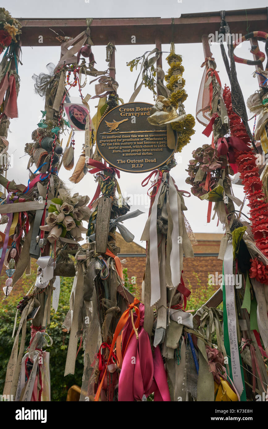 crossbones cemetery south london Stock Photo - Alamy