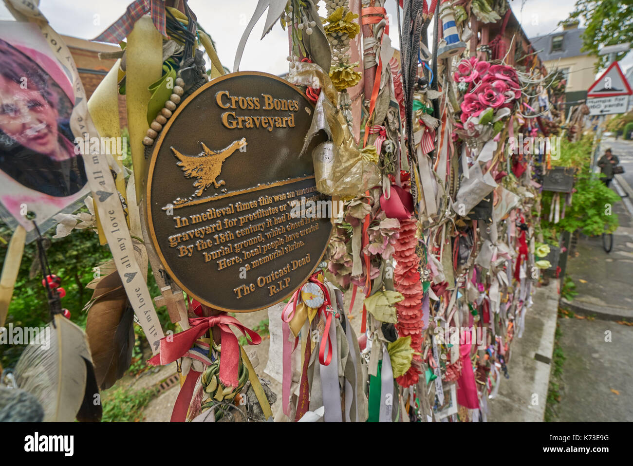 crossbones cemetery south london Stock Photo - Alamy