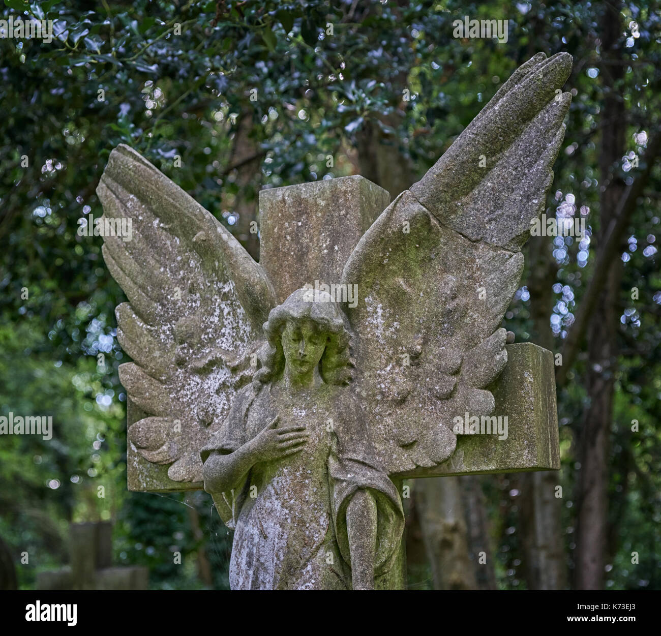 statue of angel in cemetary Stock Photo - Alamy