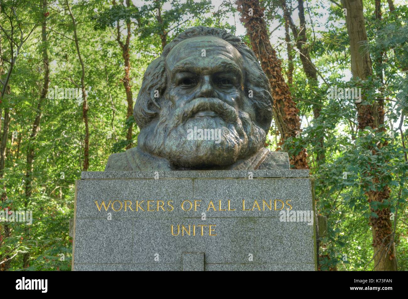 Karl marx gravestone highgate cemetery hi-res stock photography and ...