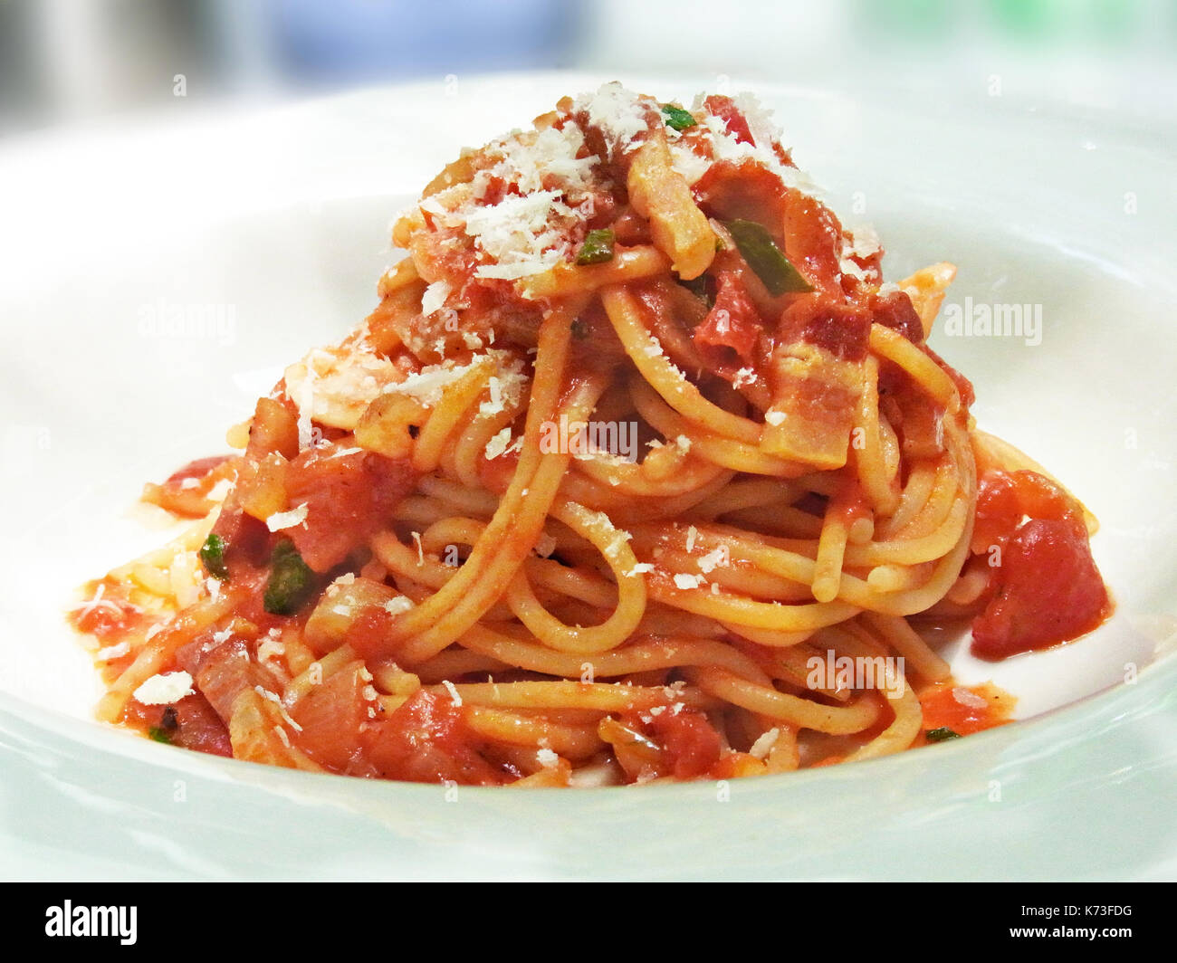 spaghetti fried with bacon and tomato sauce topping with parmesan ...