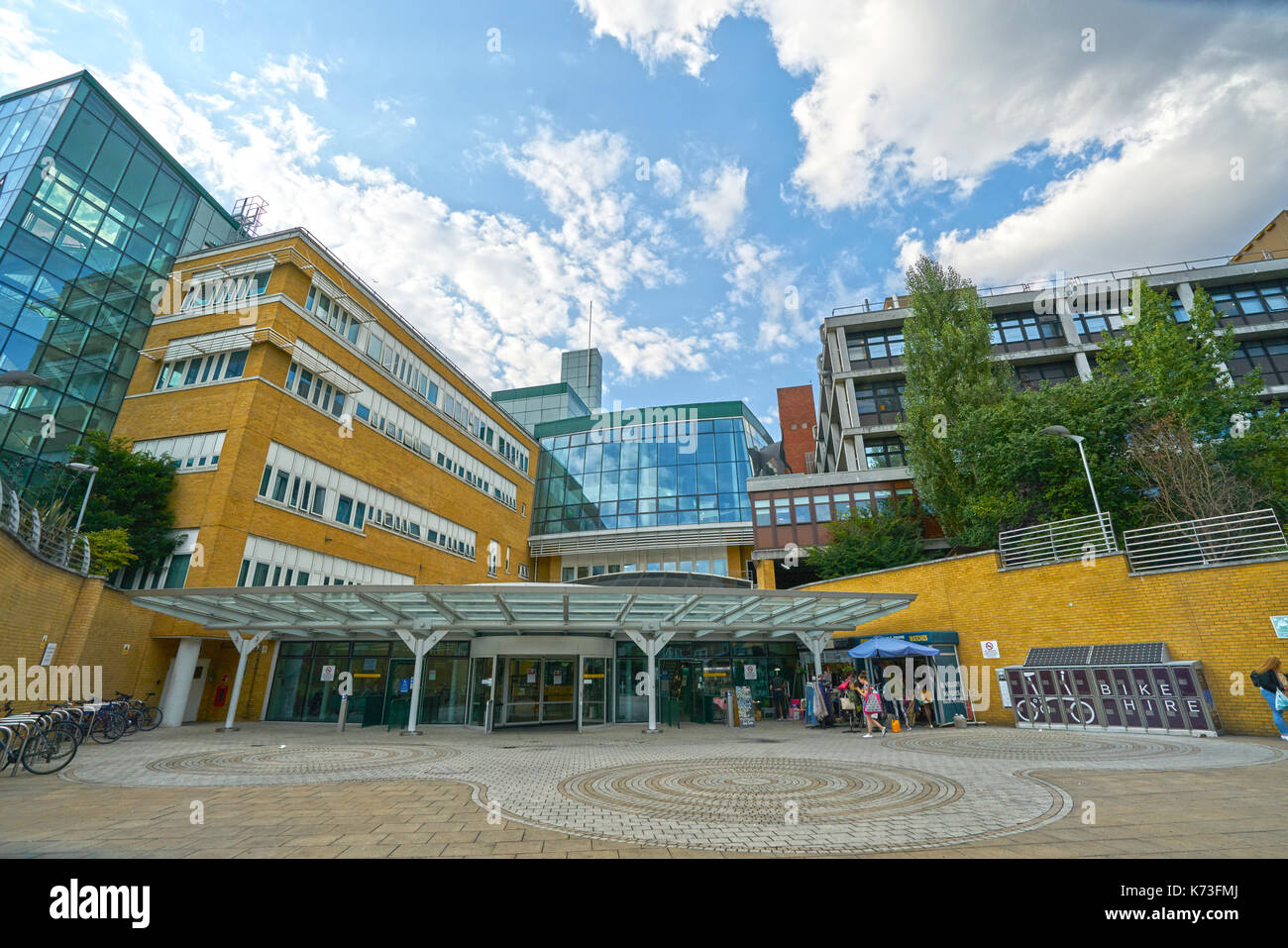 Nhs walk in centre hi-res stock photography and images - Alamy
