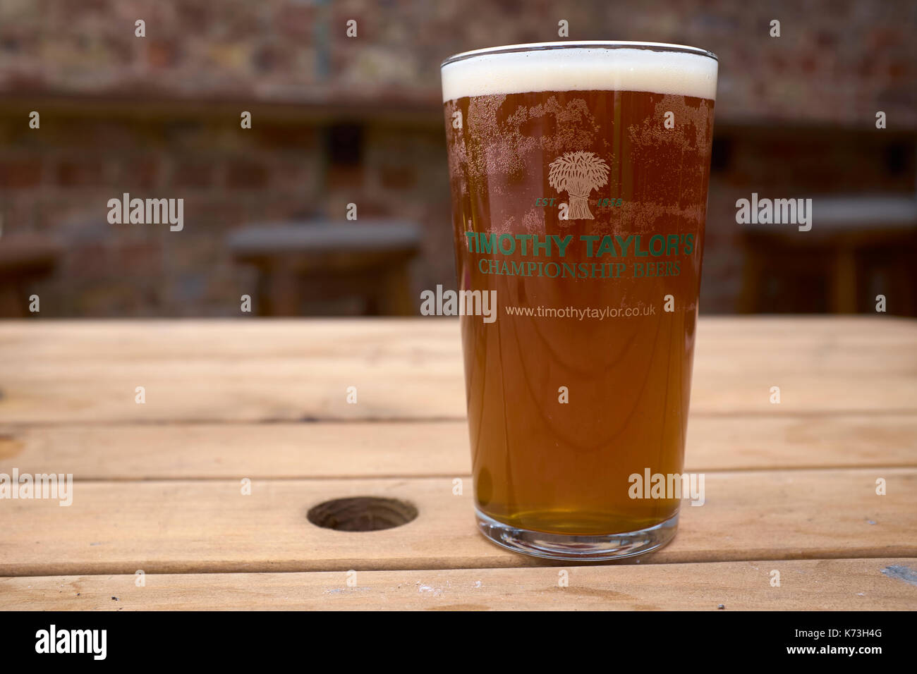 Pint of bitter hi-res stock photography and images - Alamy