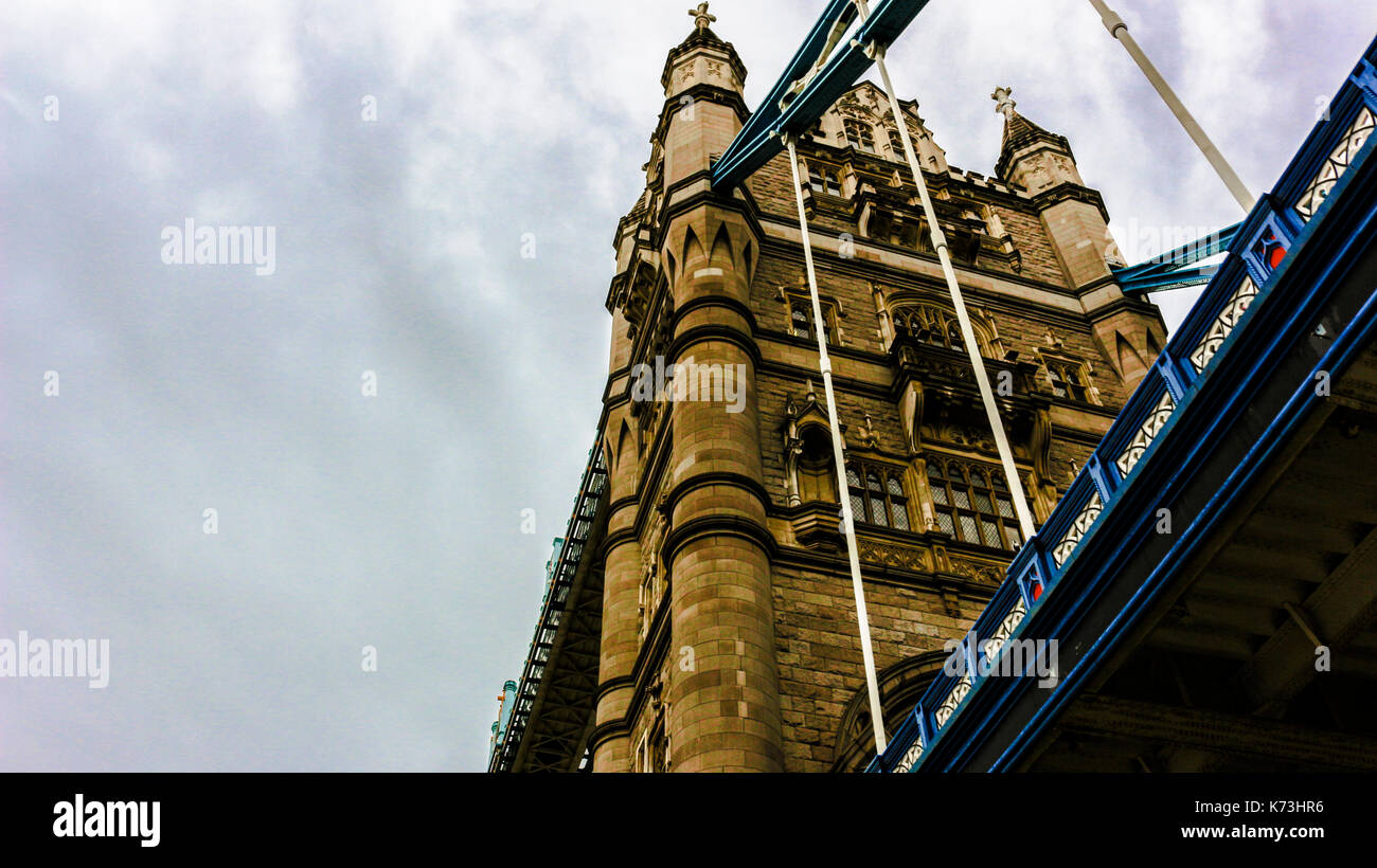 Rainy day under Tower Bridge Stock Photo - Alamy