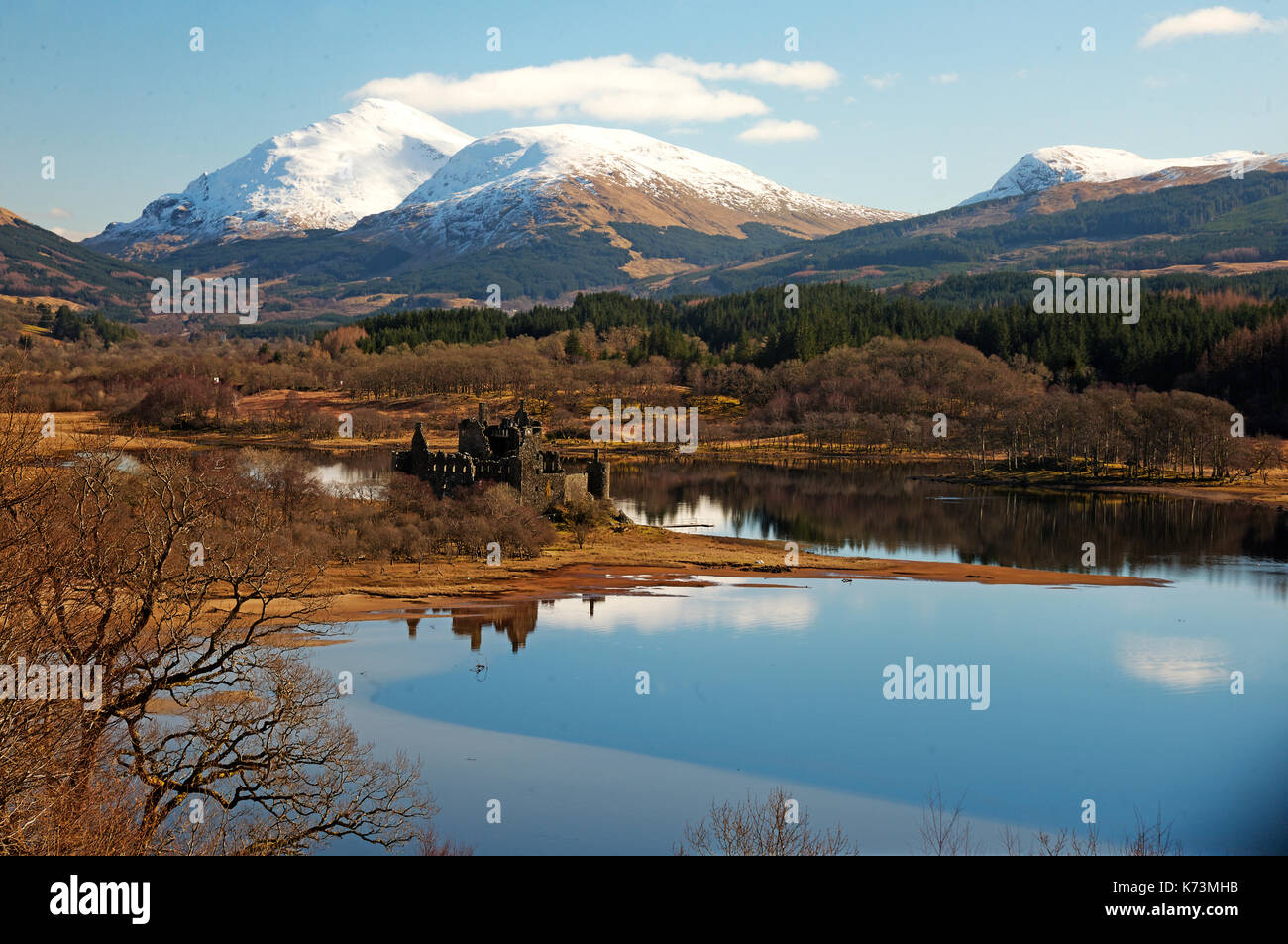 Winter view towards Kilchurn castle & Ben Lui, Loch Awe, Argyll Stock ...
