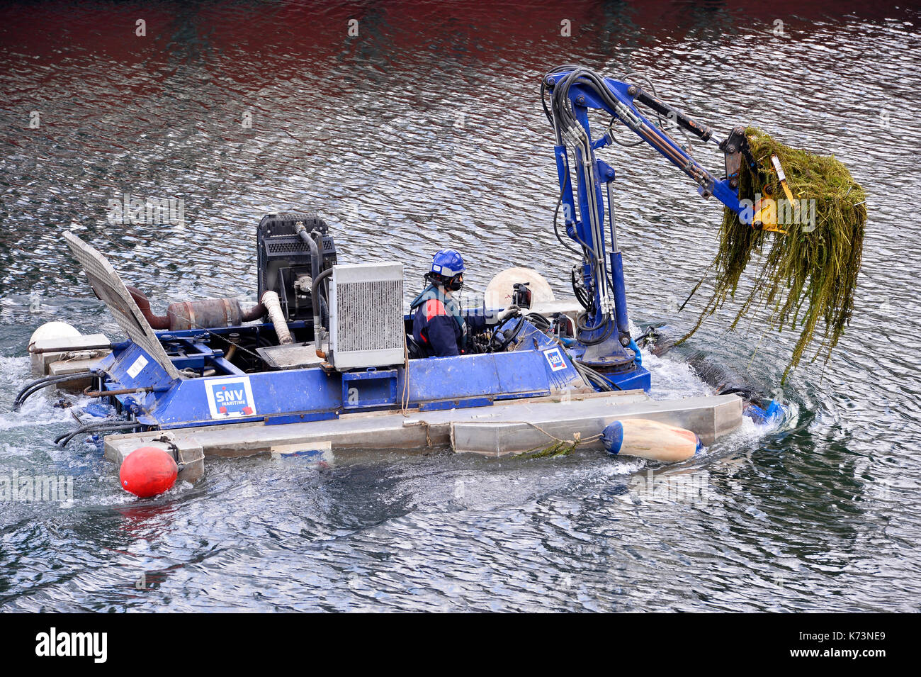 Cleaning barge hi-res stock photography and images - Alamy