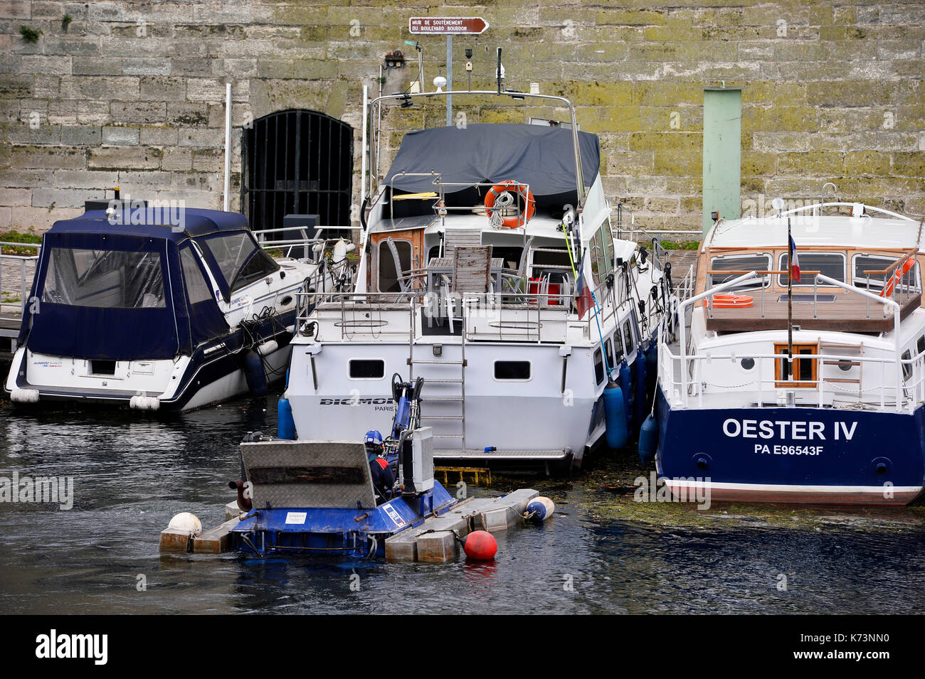 Cleaning barge on Port de l'Arsenal, Paris, France Stock Photo - Alamy