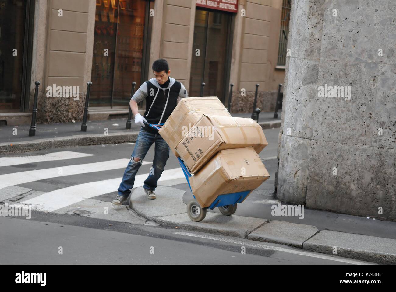 Milano paolo sarpi street hi-res stock photography and images - Alamy