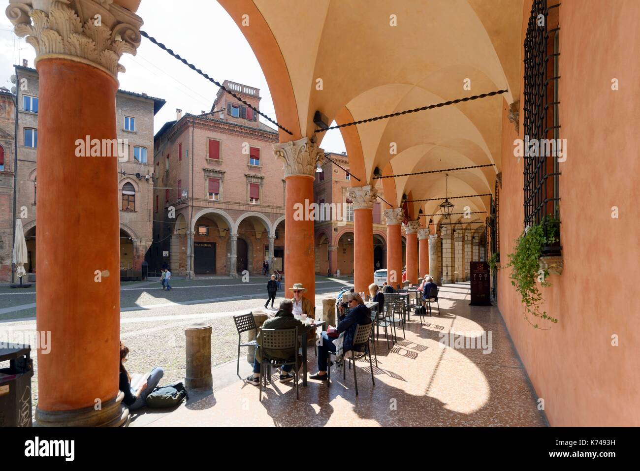 Cafe piazza bologna table hi-res stock photography and images - Alamy