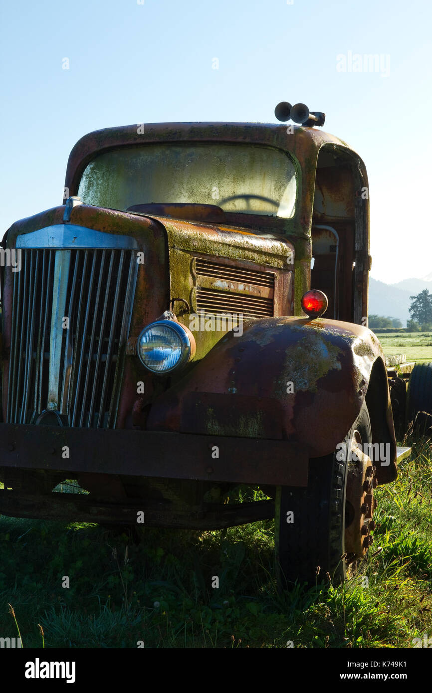 Antique semi truck hi-res stock photography and images - Alamy