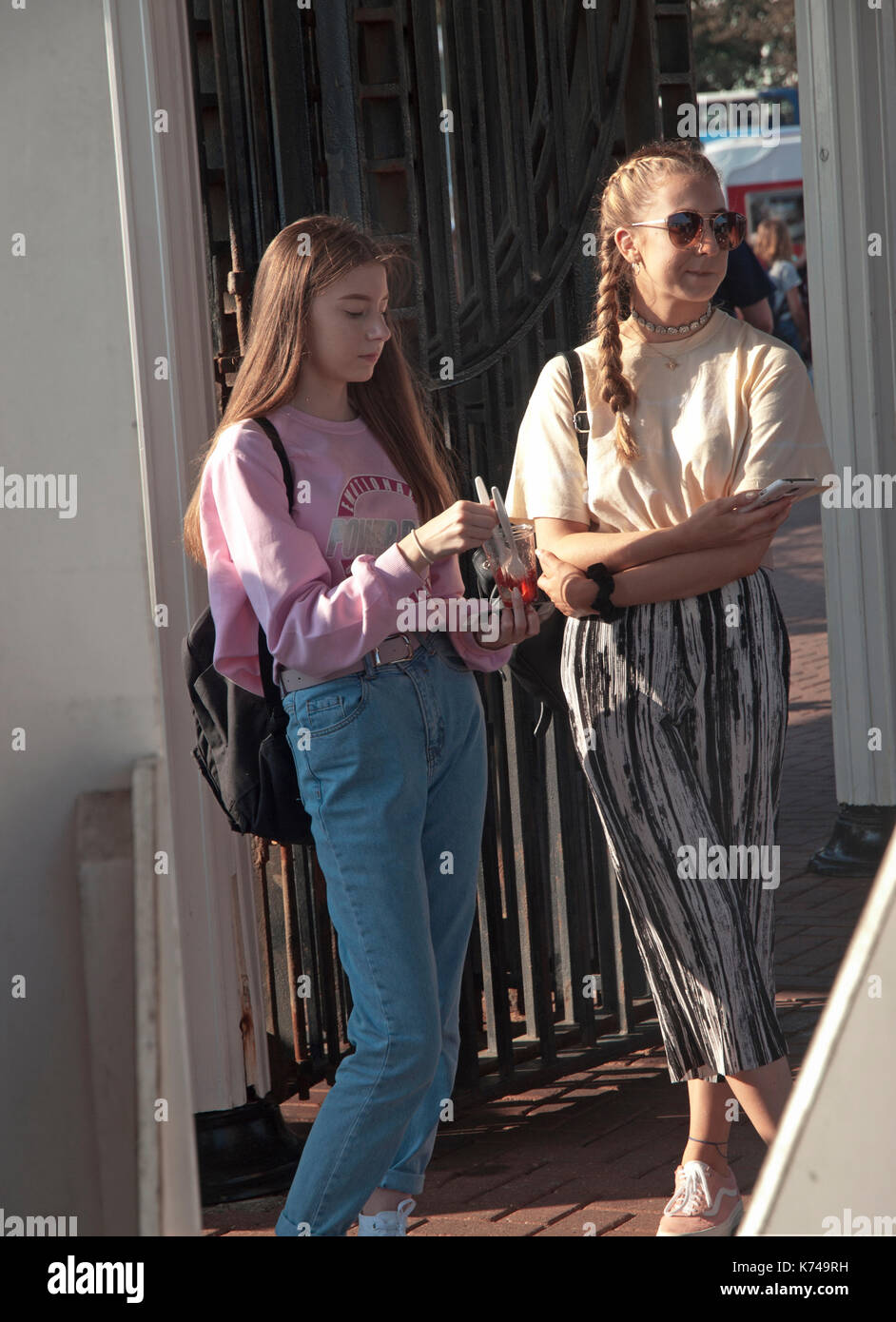 Waiting around hi-res stock photography and images - Alamy