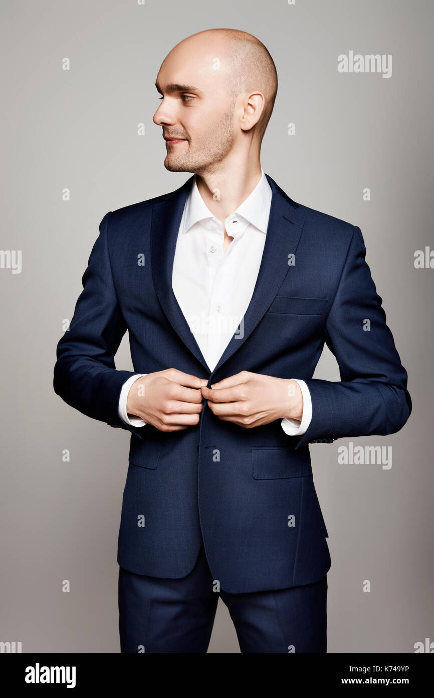 Man looking to the right hi-res stock photography and images - Alamy