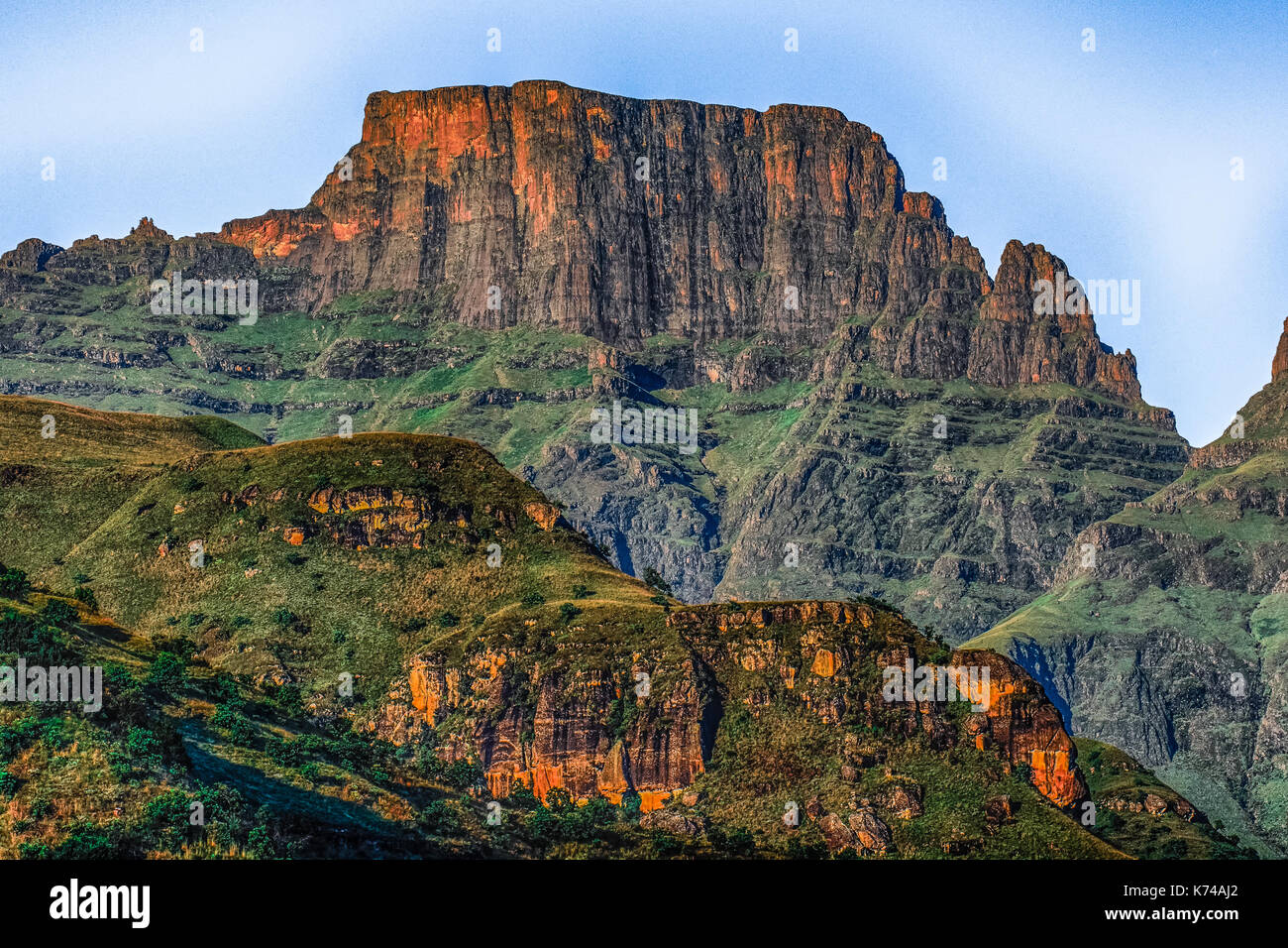 Monks cowl drakensberg south africa hi-res stock photography and images ...