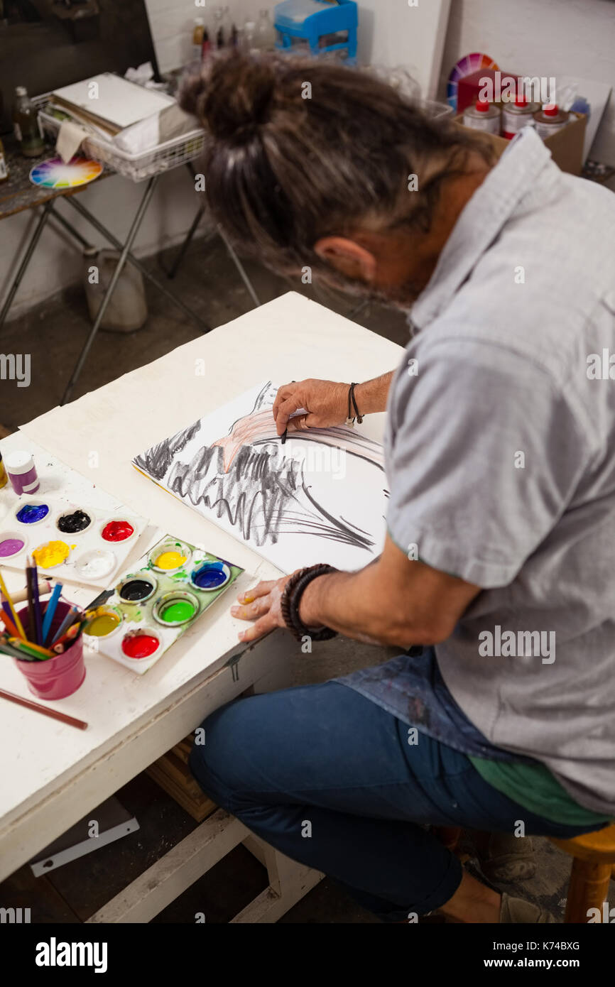 Man sketching hi-res stock photography and images - Alamy