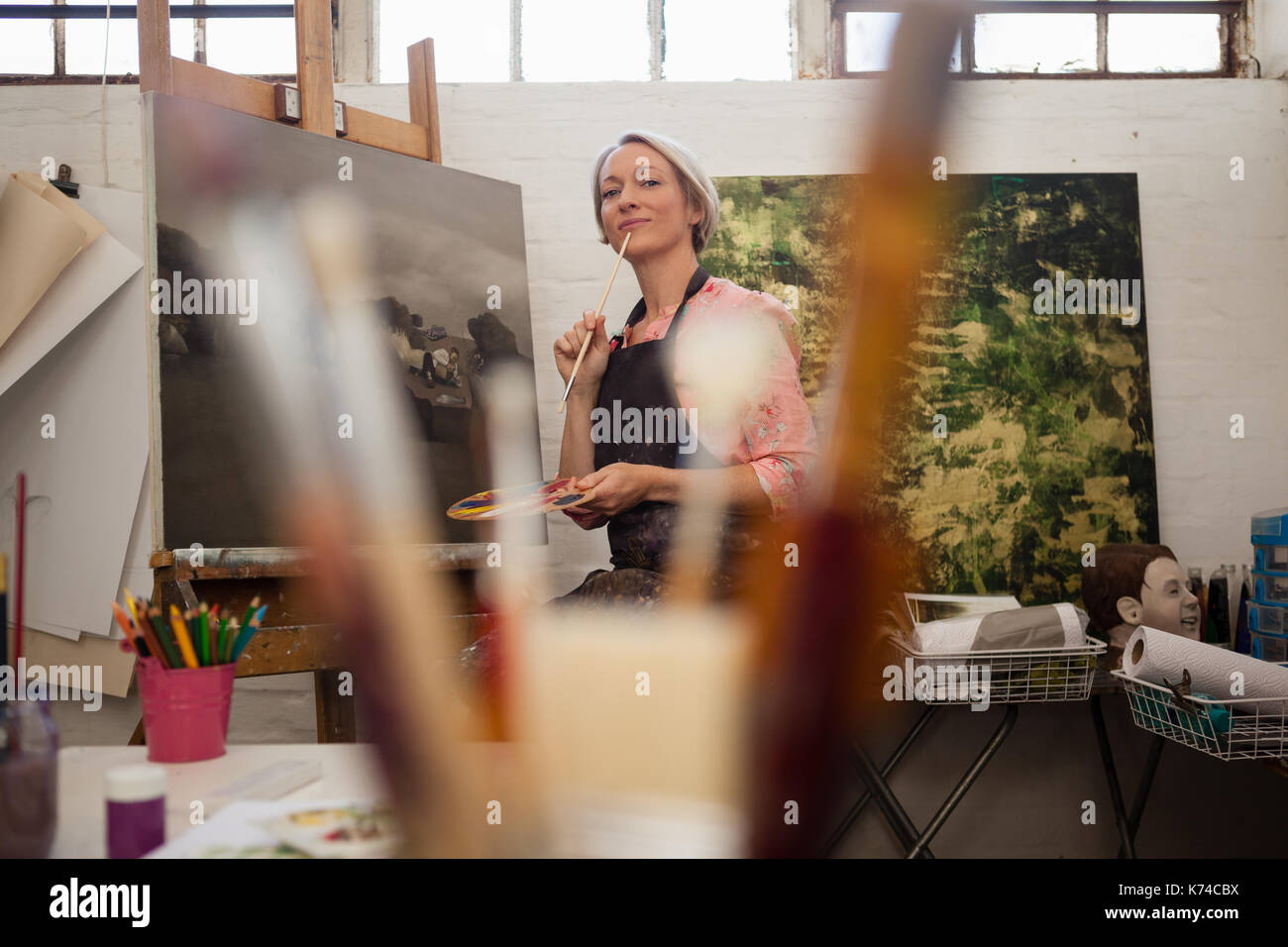Woman painting on canvas in drawing class Stock Photo - Alamy