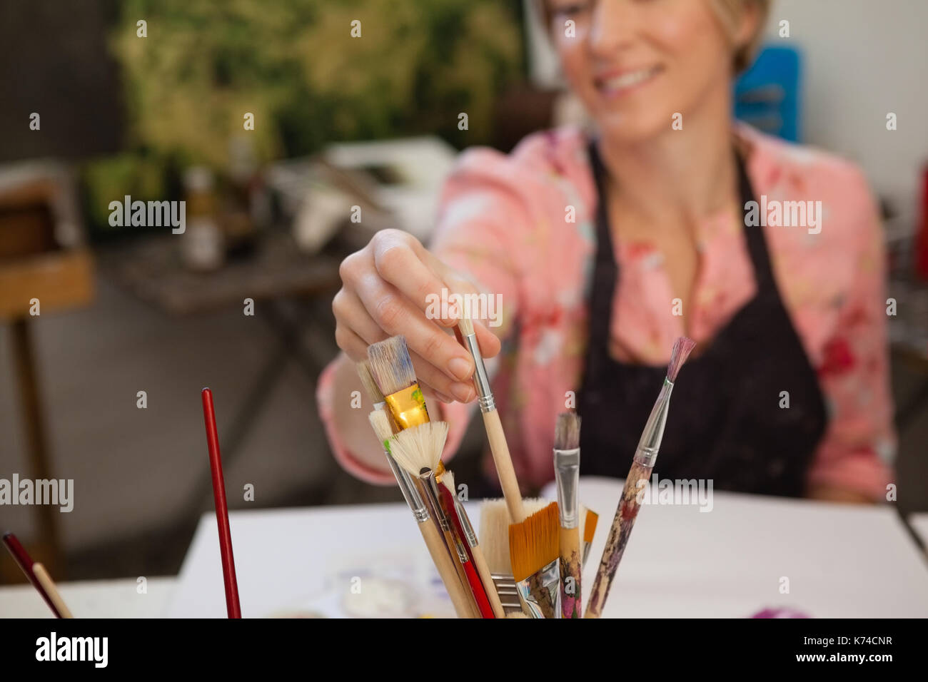Woman painting in drawing book at drawing class Stock Photo - Alamy