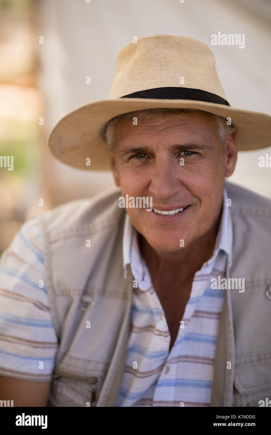Man wearing safari hat hi-res stock photography and images - Alamy